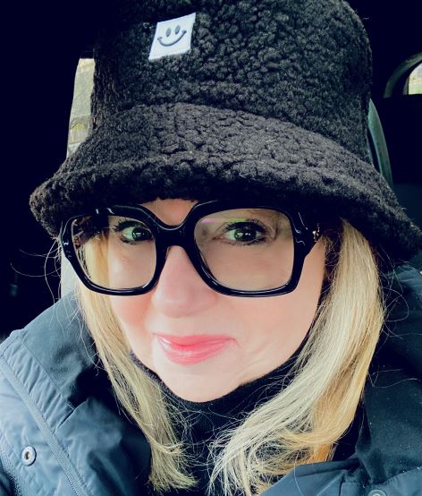 Gratitude and HATtitude – Victoria Ponders